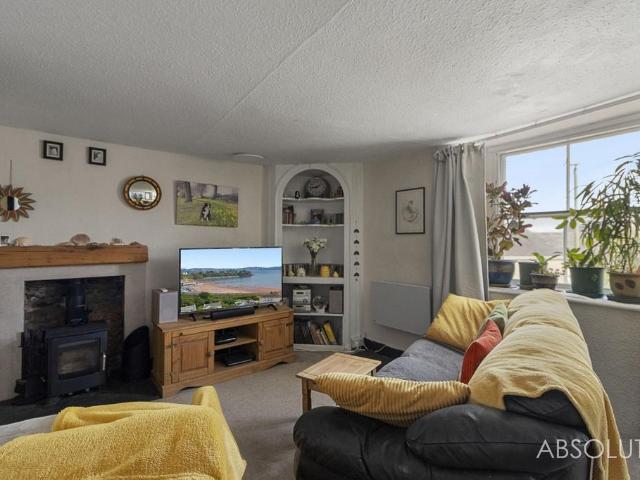 3 bedroom maisonette for sale