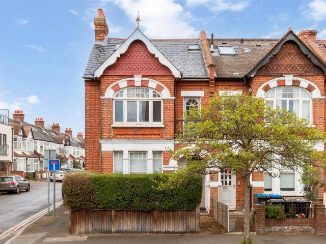 3 bedroom maisonette for sale