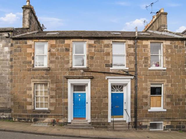3 bedroom maisonette for sale