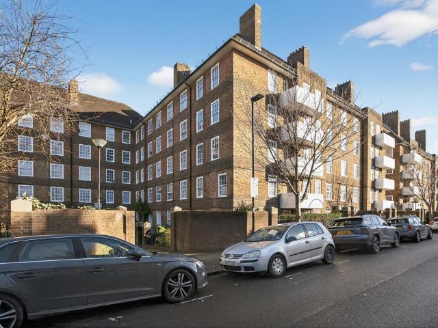 3 bedroom maisonette for sale