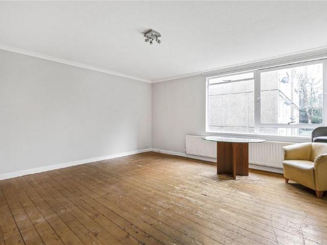 3 bedroom maisonette for sale
