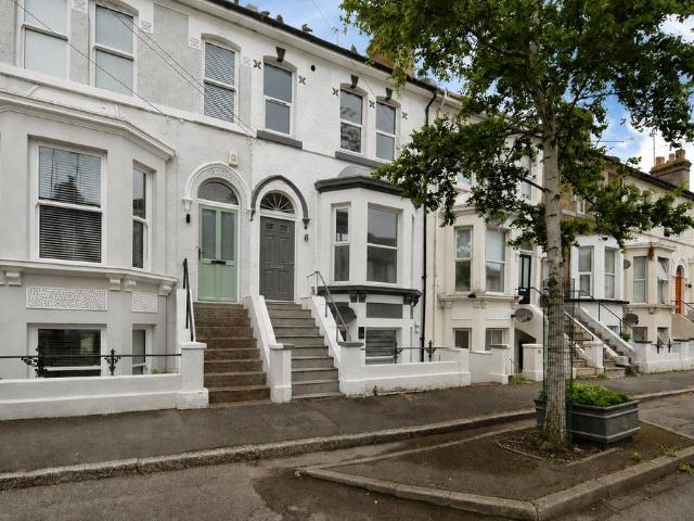 3 bedroom maisonette for sale