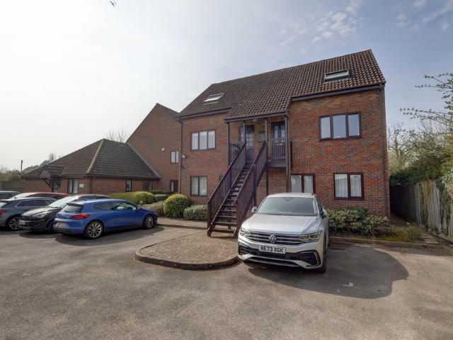 3 bedroom maisonette for sale