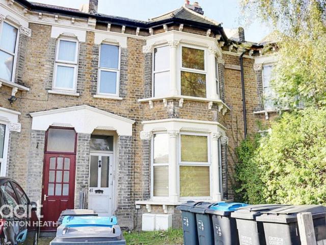 3 bedroom maisonette for sale