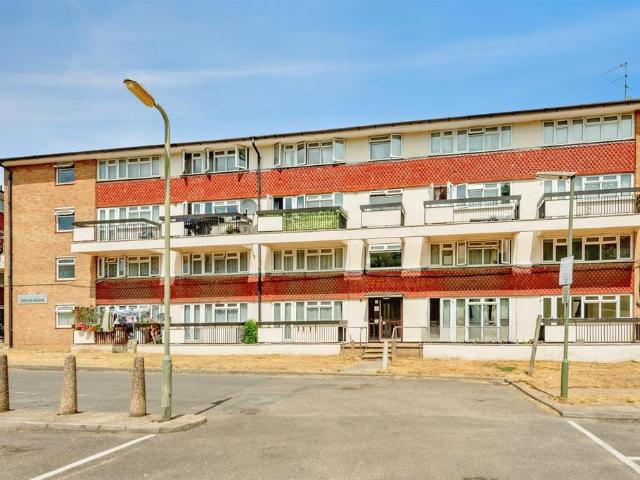 3 bedroom maisonette for sale
