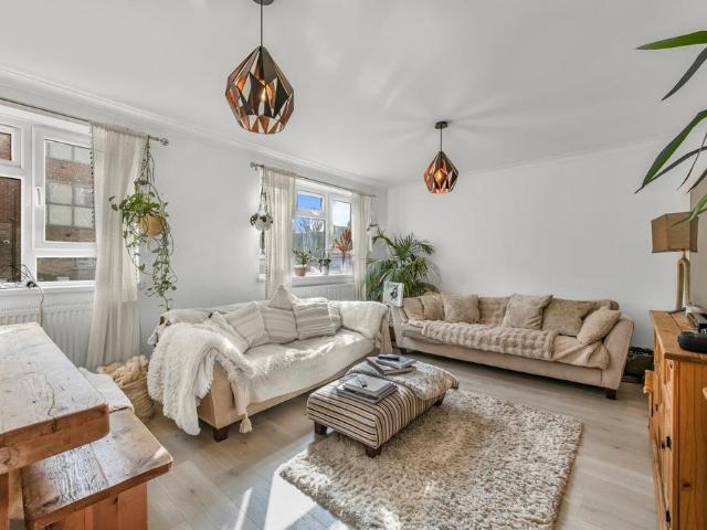 3 bedroom maisonette for sale