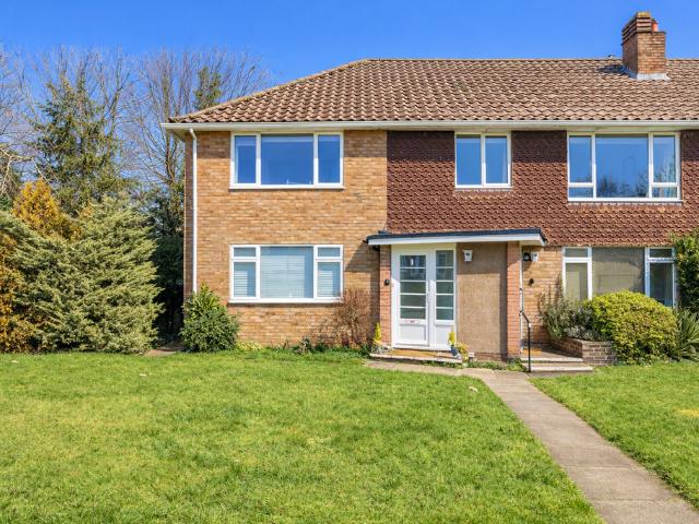 3 bedroom maisonette for sale