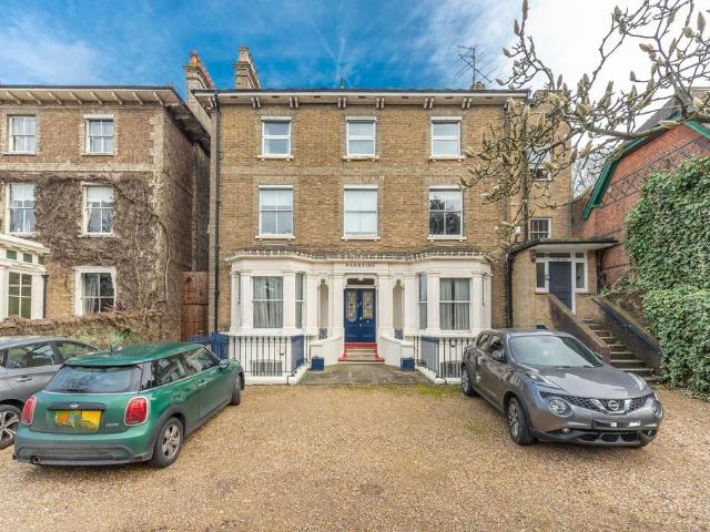 3 bedroom maisonette for sale