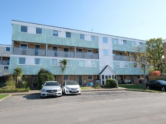 3 bedroom maisonette for sale