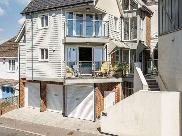3 bedroom maisonette for sale