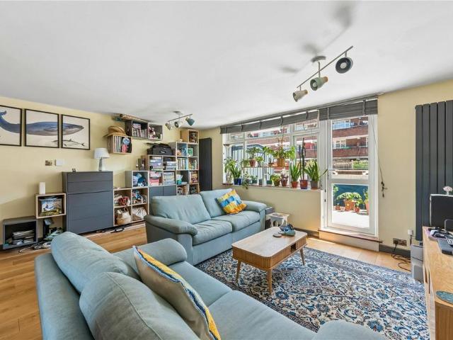3 bedroom maisonette for sale