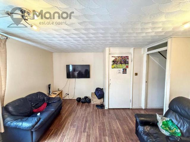 3 bedroom maisonette for sale