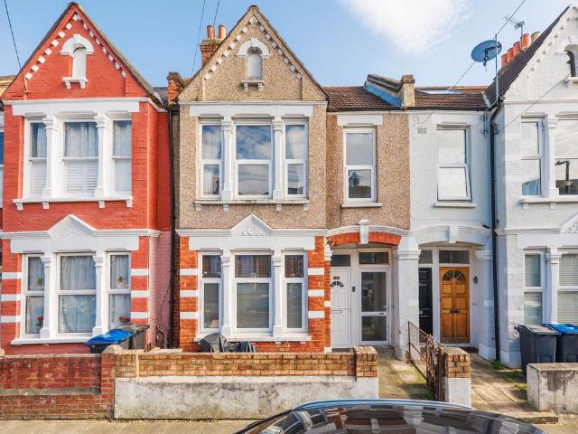 3 bedroom maisonette for sale