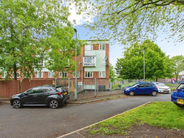 3 bedroom maisonette for sale