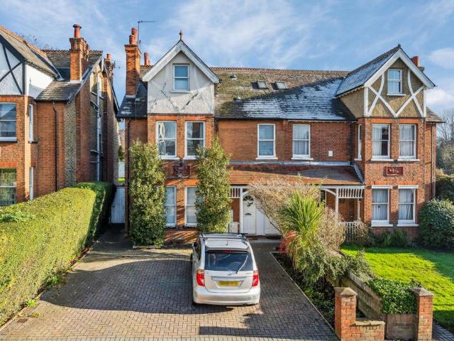 3 bedroom maisonette for sale