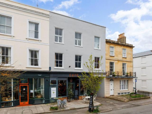 3 bedroom maisonette for sale