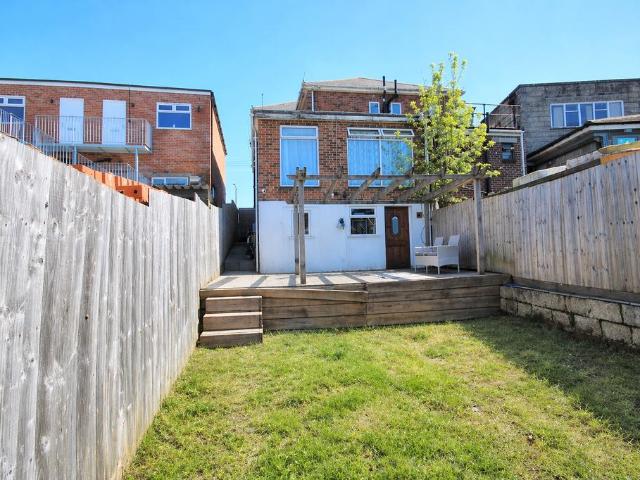 3 bedroom maisonette for sale