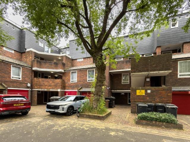 3 bedroom maisonette for sale