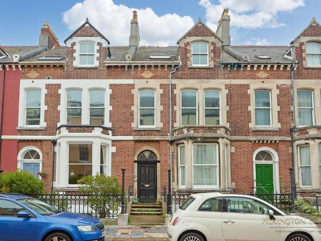 3 bedroom maisonette for sale