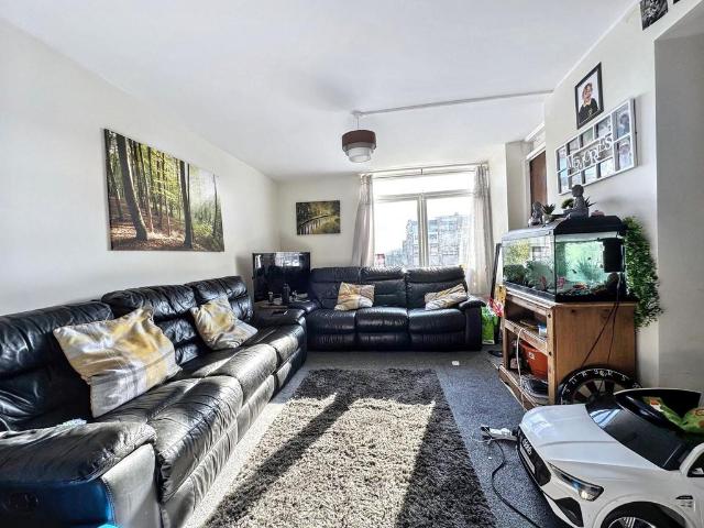 3 bedroom maisonette for sale