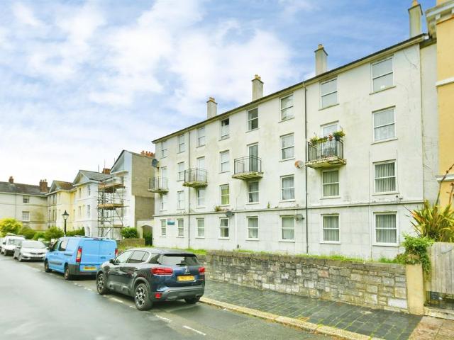 3 bedroom maisonette for sale