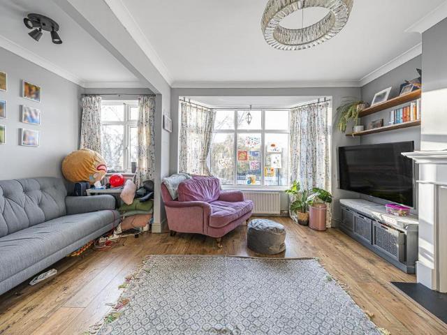 3 bedroom maisonette for sale