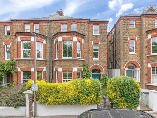 3 bedroom maisonette for sale