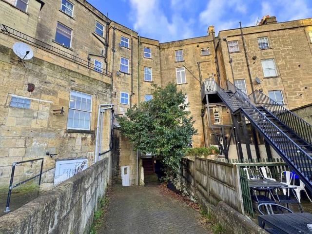 3 bedroom maisonette for sale