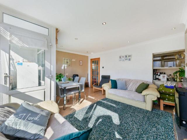 3 bedroom maisonette for sale