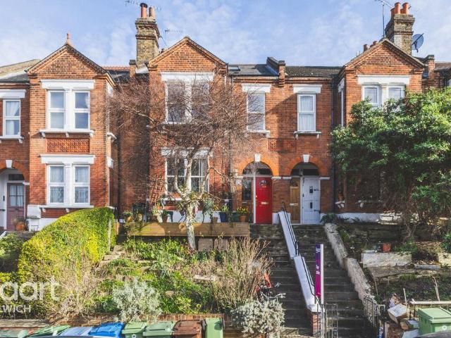 3 bedroom maisonette for sale