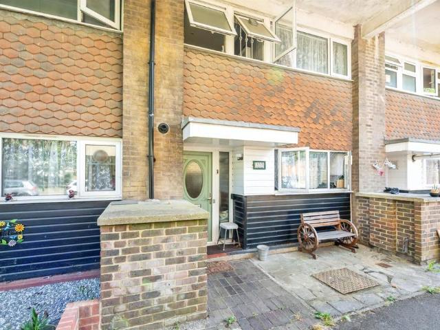 3 bedroom maisonette for sale