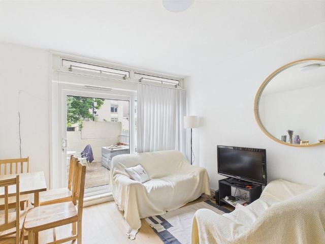 3 bedroom maisonette for sale