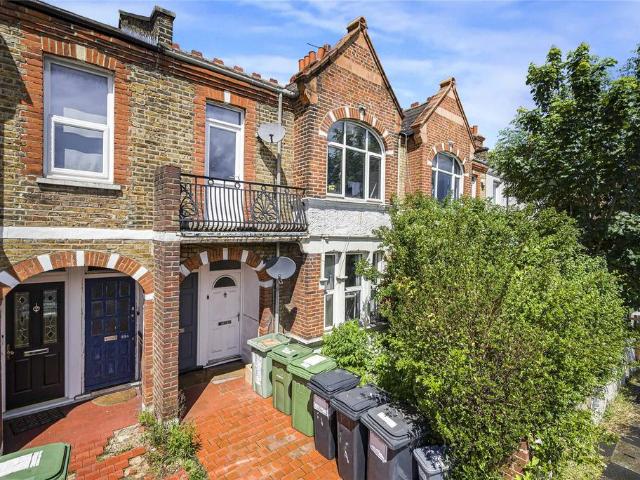 3 bedroom maisonette for sale