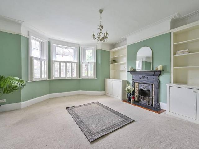 3 bedroom maisonette for sale