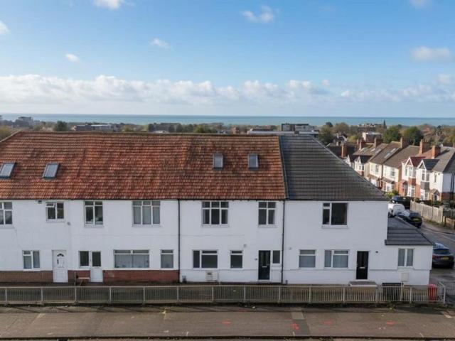 3 bedroom maisonette for sale