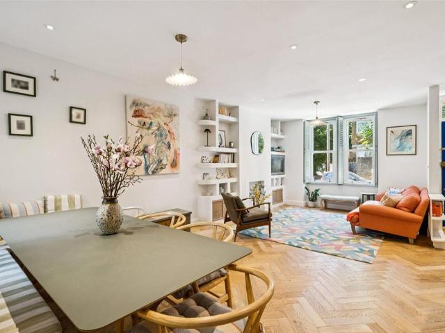3 bedroom maisonette for sale