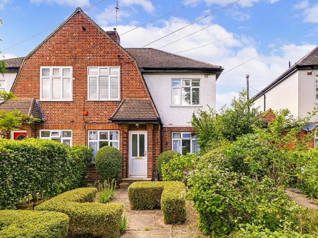 3 bedroom maisonette for sale