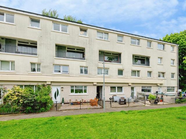 3 bedroom maisonette for sale