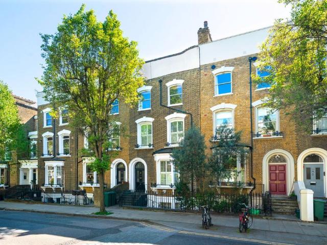 3 bedroom maisonette for sale