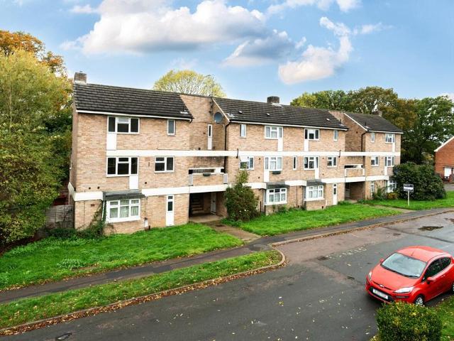 3 bedroom maisonette for sale