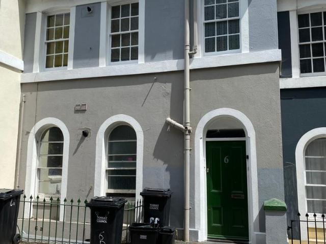 3 bedroom maisonette for sale