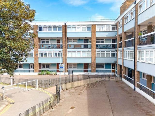 3 bedroom maisonette for sale
