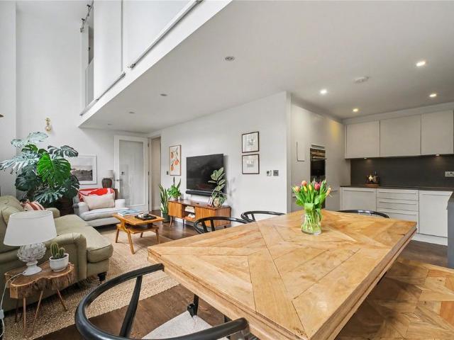 3 bedroom maisonette for sale