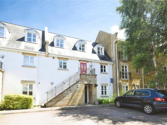 3 bedroom maisonette for sale