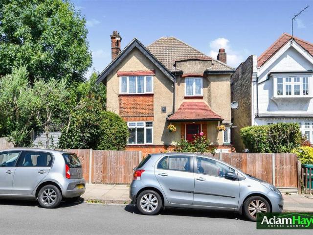 3 bedroom maisonette for sale