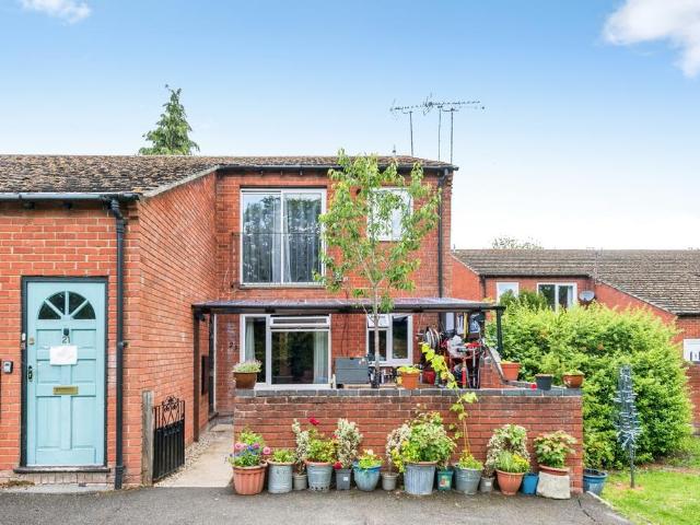 3 bedroom maisonette for sale