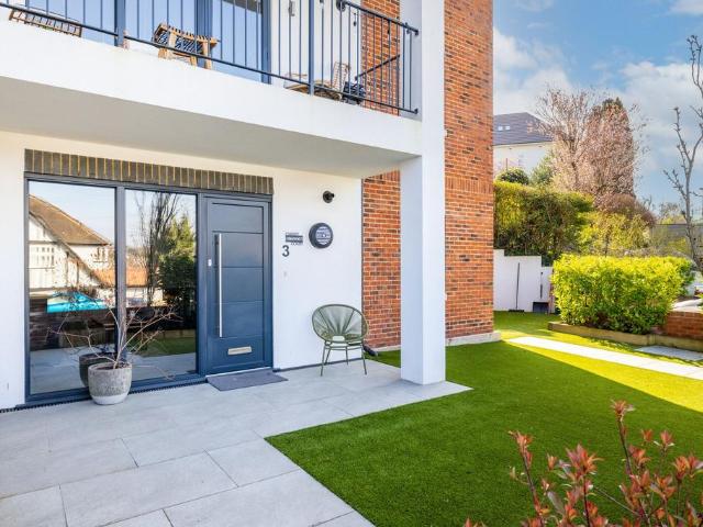 3 bedroom maisonette for sale