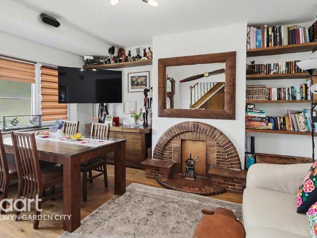 3 bedroom maisonette for sale