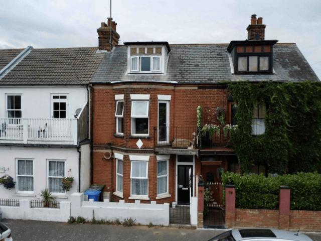 3 bedroom maisonette for sale