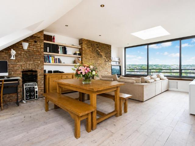 3 bedroom maisonette for sale